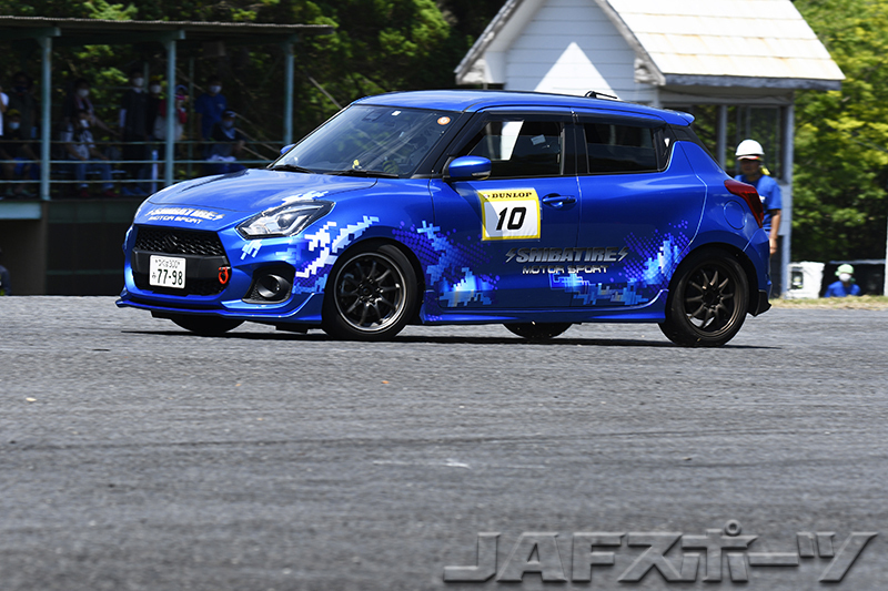 関東地区戦第7戦は“茨中”で開催。参加16台のJG2クラスは金子進エキシージが土壇場で逆転勝利！ | JAFモータースポーツ