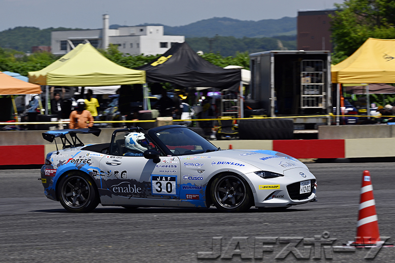 値千金の2連勝！ PN3クラスのユウ選手とPN4クラス茅野成樹選手がシリーズ連覇に王手 | JAFモータースポーツ