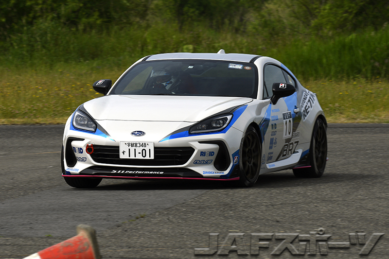 シリーズ初のダブルヘッダー開催となった全日本ジムカーナ選手権。初成立のPE2クラスは河本晃一選手が勝利 | JAFモータースポーツ