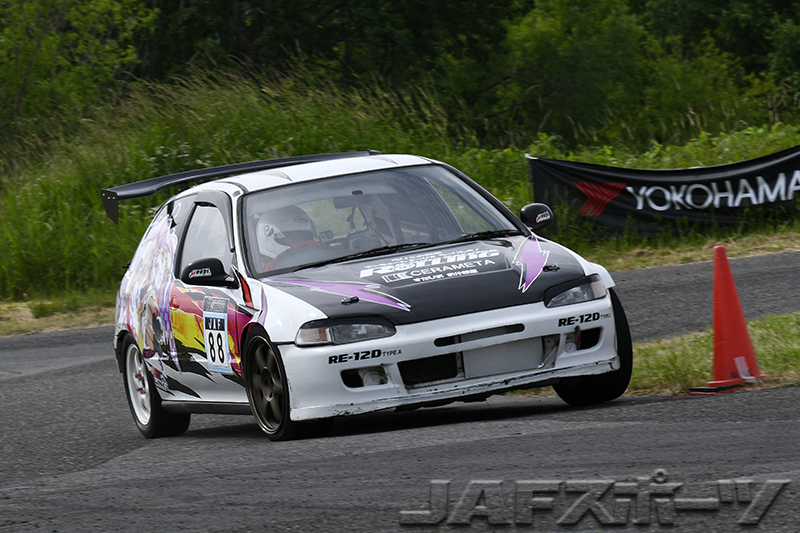 シリーズ初のダブルヘッダー開催となった全日本ジムカーナ選手権。初成立のPE2クラスは河本晃一選手が勝利 | JAFモータースポーツ