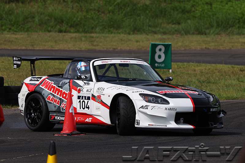 “ジムカーナキング”山野哲也選手、PE1クラスで通算23回目のタイトルを確定！ | JAFモータースポーツ