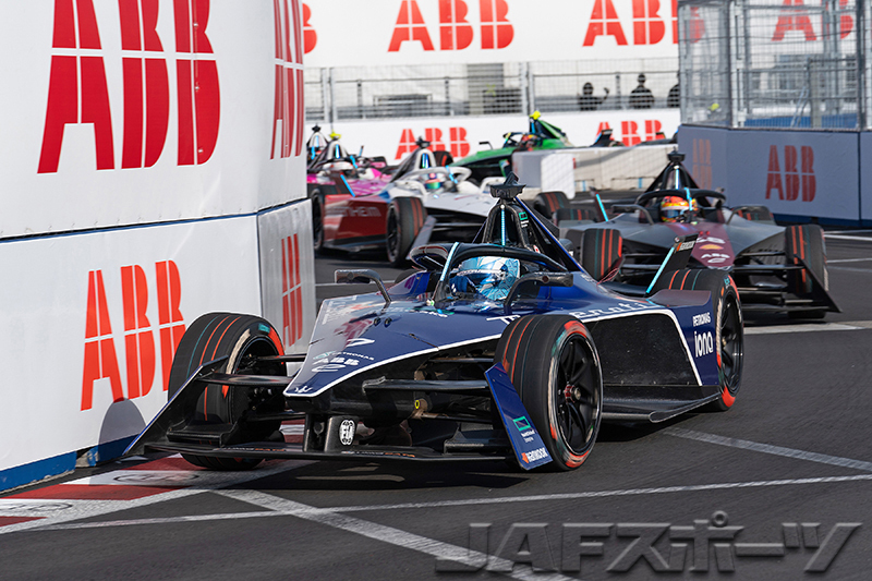 FIAフォーミュラE世界選手権第5戦・東京E-Prix、日産フォーミュラEチームのオリバー・ローランド選手を最終周で退けた、マキシミリアン・ギュンター選手が優勝！ | JAFモータースポーツ