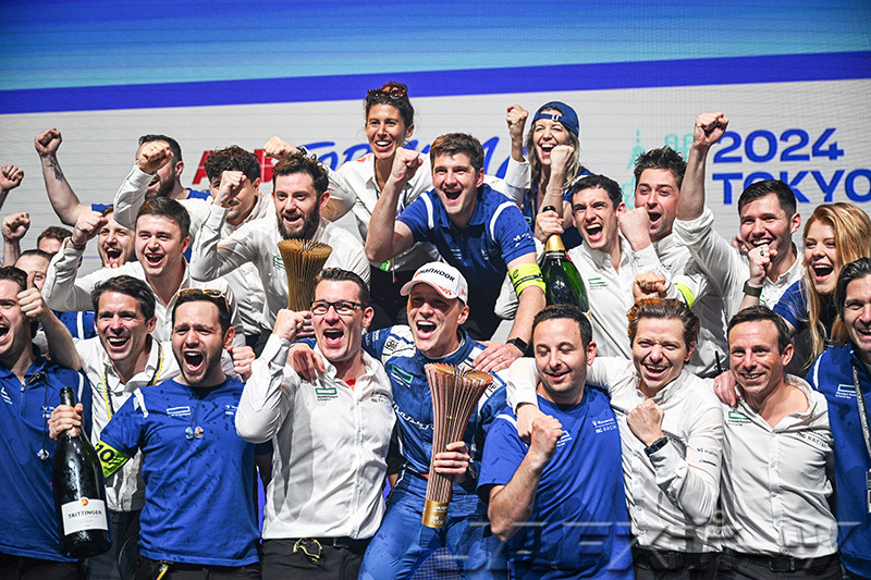 FIAフォーミュラE世界選手権第5戦・東京E-Prix、日産フォーミュラEチームのオリバー・ローランド選手を最終周で退けた、マキシミリアン・ギュンター選手が優勝！ | JAFモータースポーツ