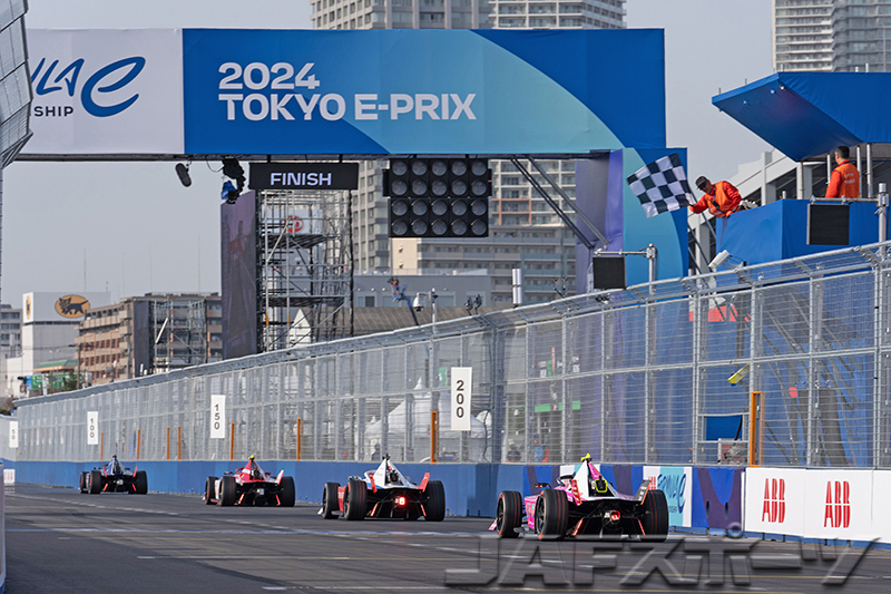 FIAフォーミュラE世界選手権第5戦・東京E-Prix、日産フォーミュラEチームのオリバー・ローランド選手を最終周で退けた、マキシミリアン・ギュンター選手が優勝！ | JAFモータースポーツ