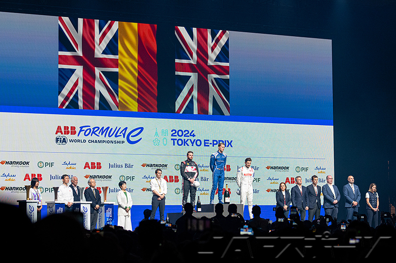 FIAフォーミュラE世界選手権第5戦・東京E-Prix、日産フォーミュラEチームのオリバー・ローランド選手を最終周で退けた、マキシミリアン・ギュンター選手が優勝！ | JAFモータースポーツ