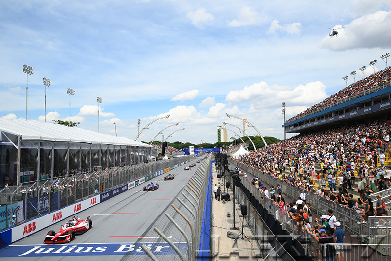 11年目のFIAフォーミュラE世界選手権がブラジルで開幕。波乱のサンパウロE-Prixは、ジャガーTCSレーシングのミッチ・エバンス選手が大逆転勝利！ | JAFモータースポーツ