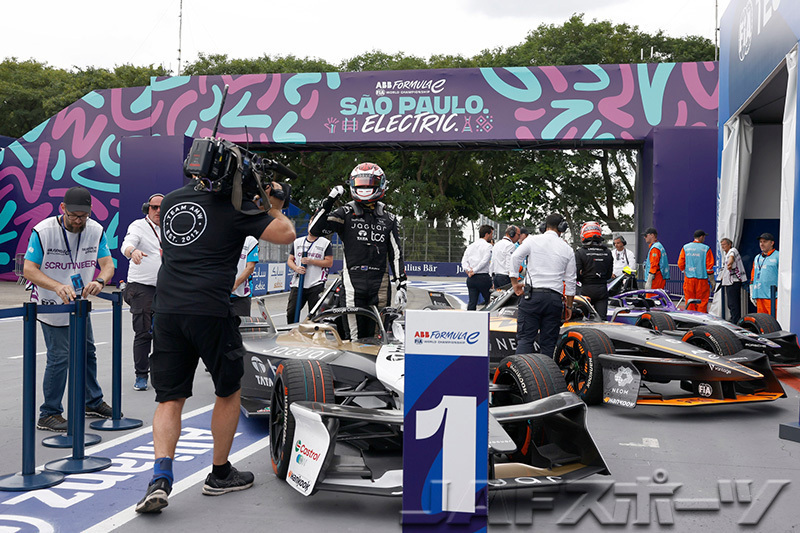 11年目のFIAフォーミュラE世界選手権がブラジルで開幕。波乱のサンパウロE-Prixは、ジャガーTCSレーシングのミッチ・エバンス選手が大逆転勝利！ | JAFモータースポーツ